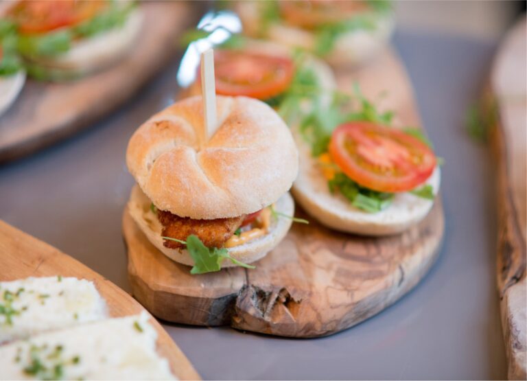 Mini Schnitzelsemmel vom Huhn – Partybrezel